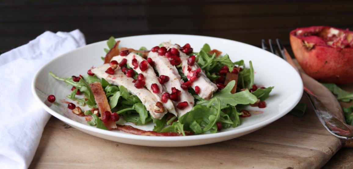 Salade de dindon et grenade avec bacon et noix - Le Dindon du Québec